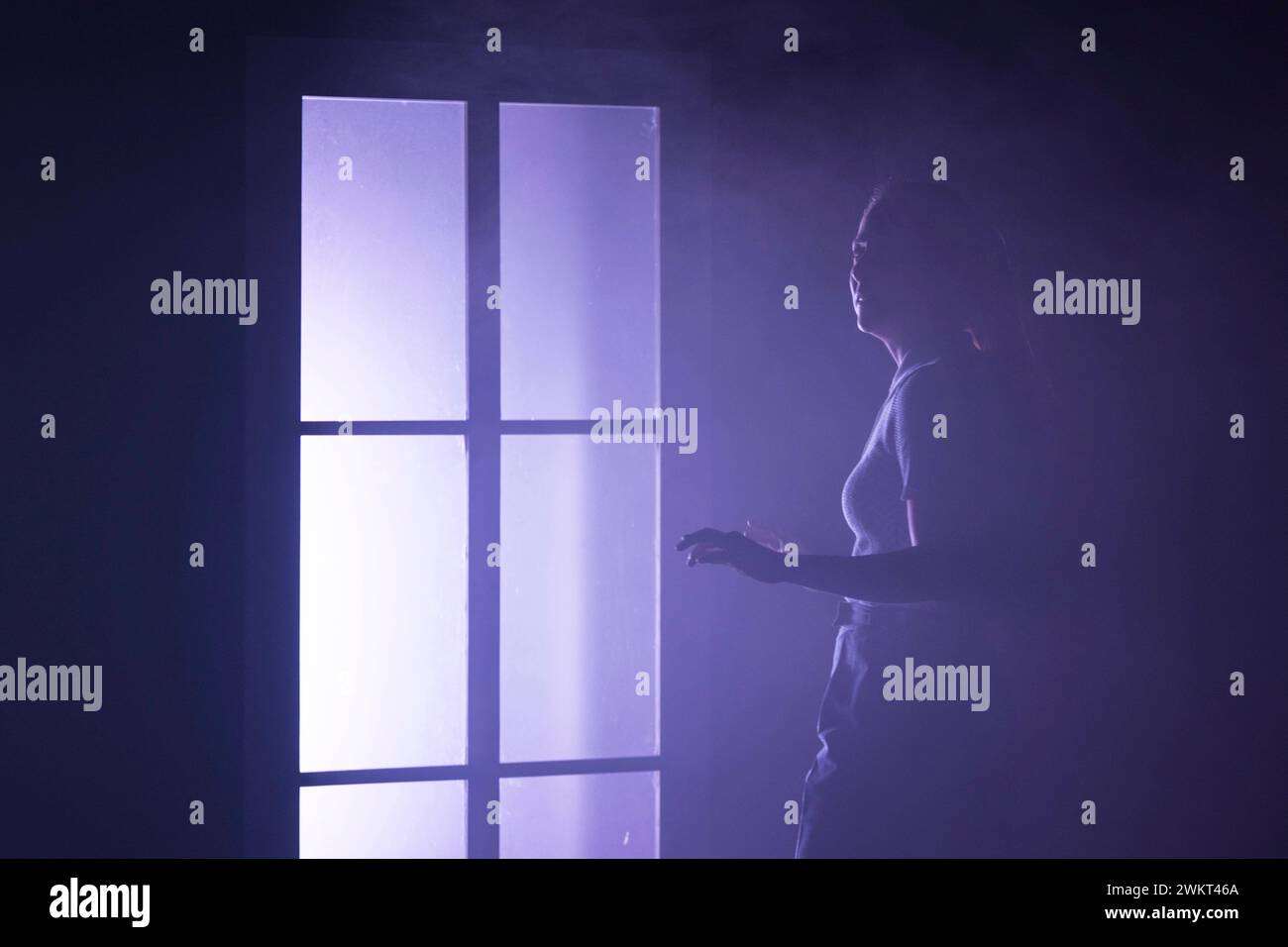 Schauspielerin Vidina Popov spielt bei einer Fotoprobe zum Stück fremd ...