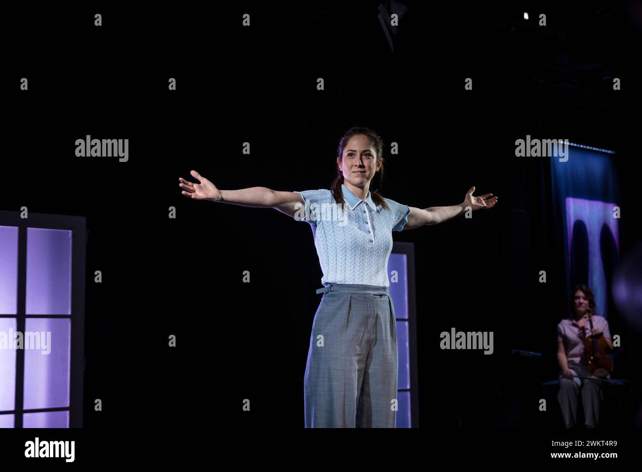 Schauspielerin Vidina Popov spielt bei einer Fotoprobe zum Stück fremd ...