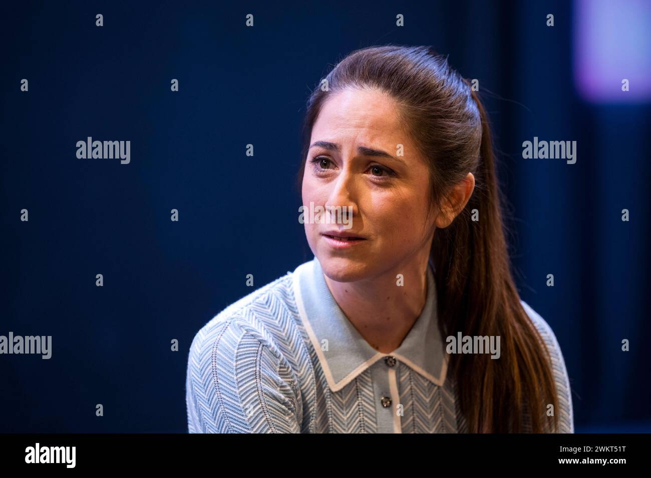 Schauspielerin Vidina Popov spielt bei einer Fotoprobe zum Stück fremd ...