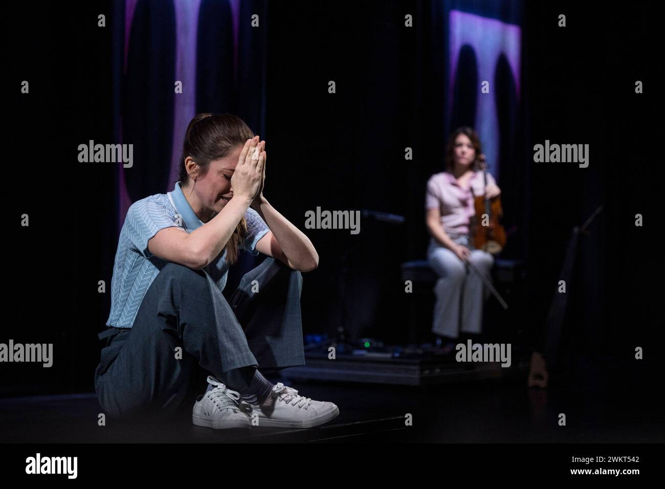 Schauspielerin Vidina Popov spielt bei einer Fotoprobe zum Stück fremd ...