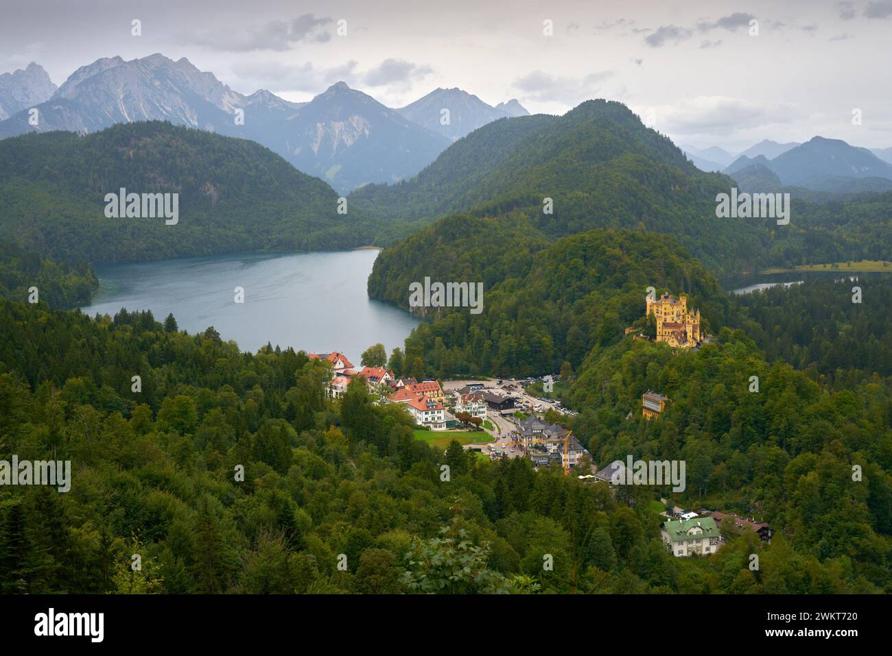 Schloss Hohenschwangau und Alpsee Füssen Deutschland. Schloss ...