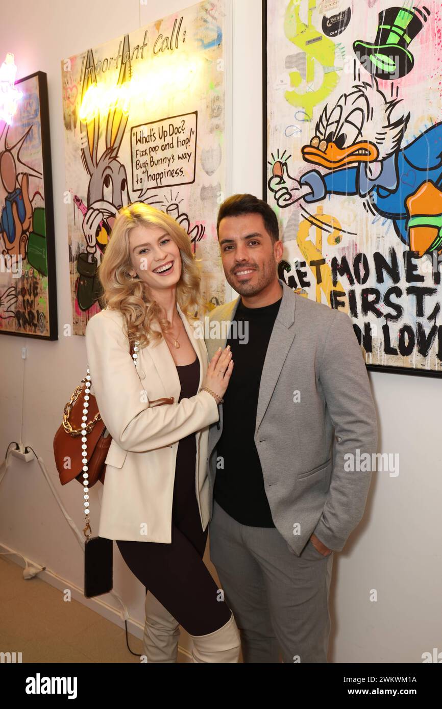 Louisa Kapitza mit Freund Jay Bermudez zu Gast bei der Vernissage von ...