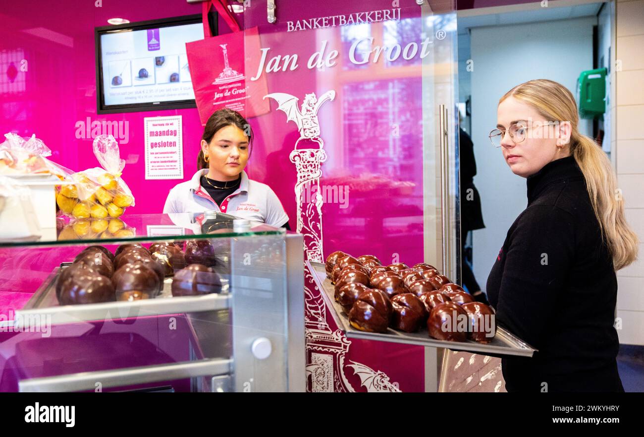 DEN BOSCH - Bossche Bollen bei Banketbakkerij Jan de Groot. De Bossche ...