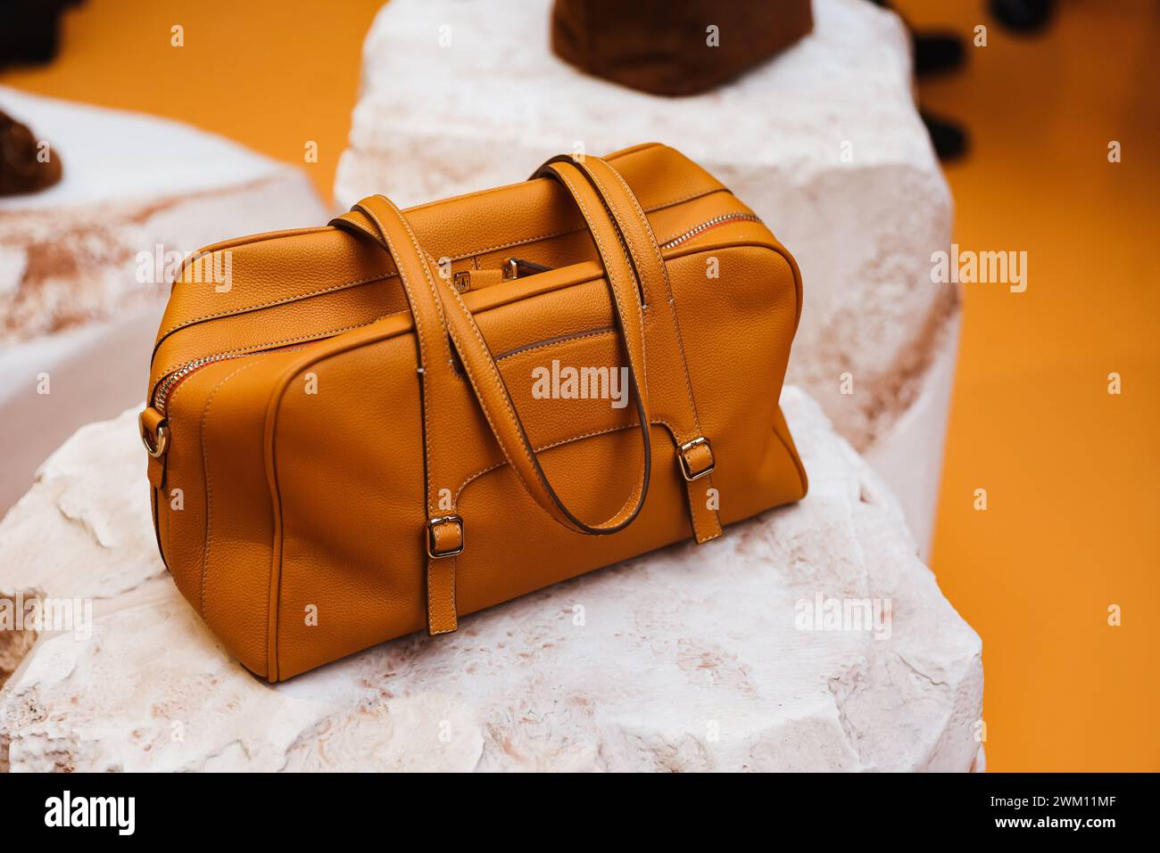 Mode herbst winter 2024 2025 -Fotos und -Bildmaterial in hoher ...
