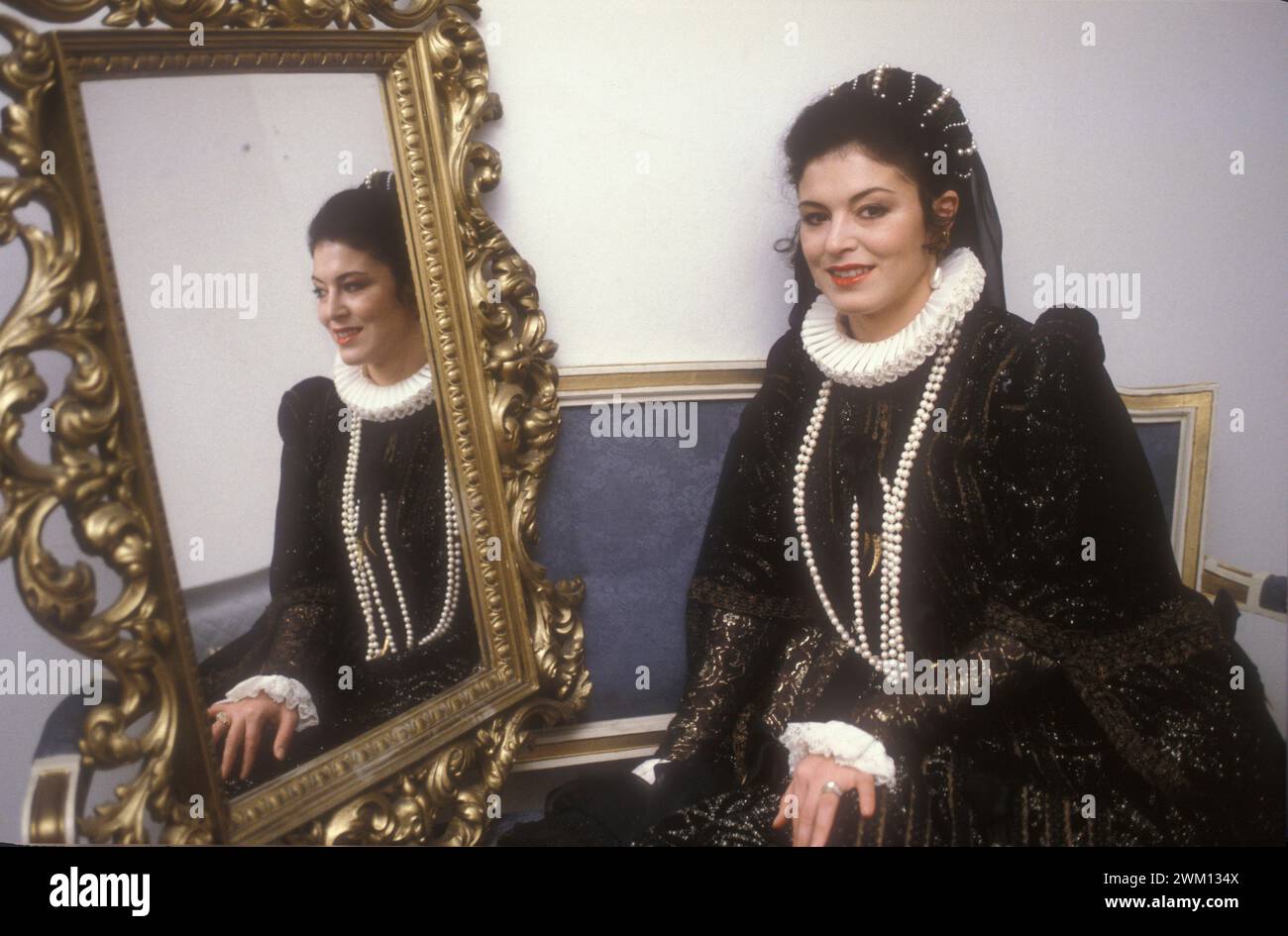 3827264 Anna Caterina Antonacci; (add.info.: Neapel, San Carlo Theater ...