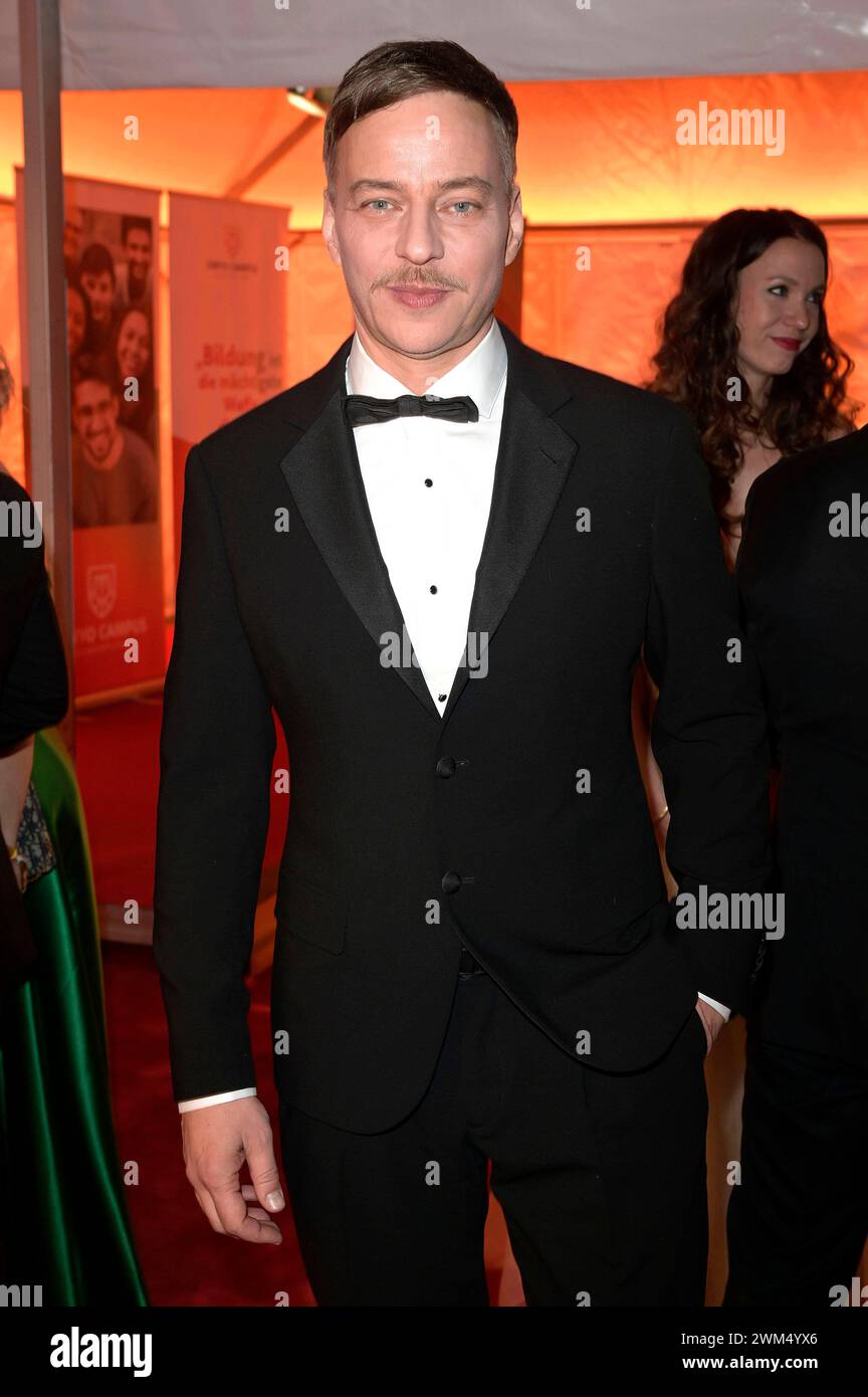 Tom Wlaschiha beim 16. SemperOpernball 2024 in der Semper Oper. Dresden ...