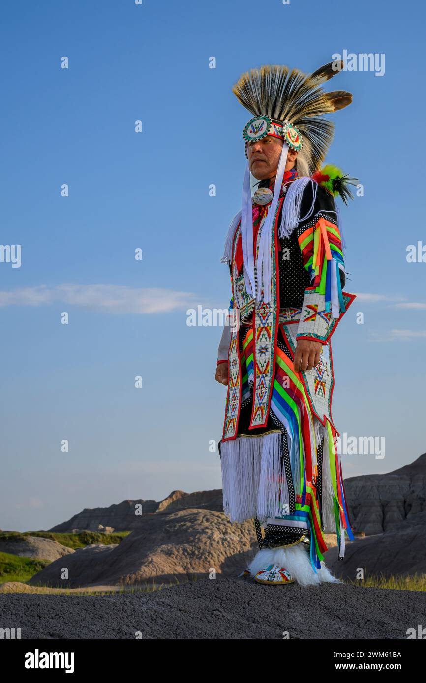 Buck Spotted Tail (Sicangu Lakota Oyate) in seinen Grass Dance Regalia ...