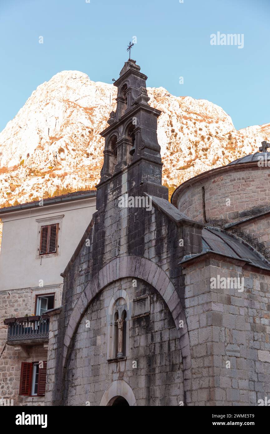 Kotor, Montenegro - 14. Februar 2024: Die Kirche St. Lukas ist eine ...