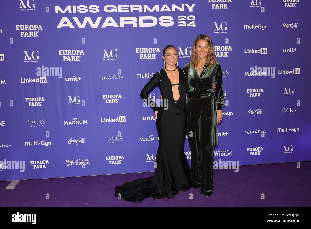 Miss Germany Awards Finale 2024 Lola Weippert li. mit Ihrer Mutter ...