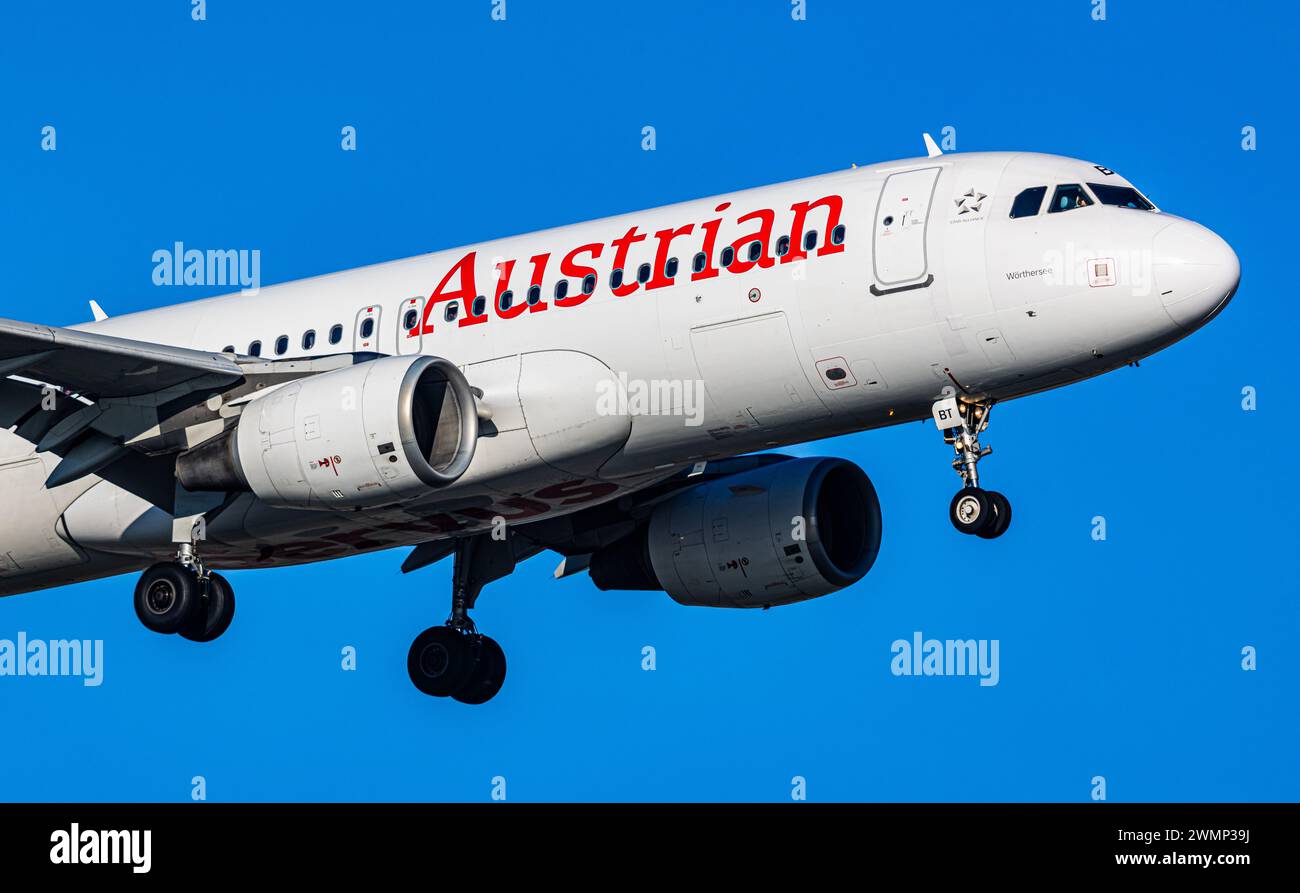 Ein Airbus A320-214 von Austrian Airlines befindet sich im Landeanflug ...