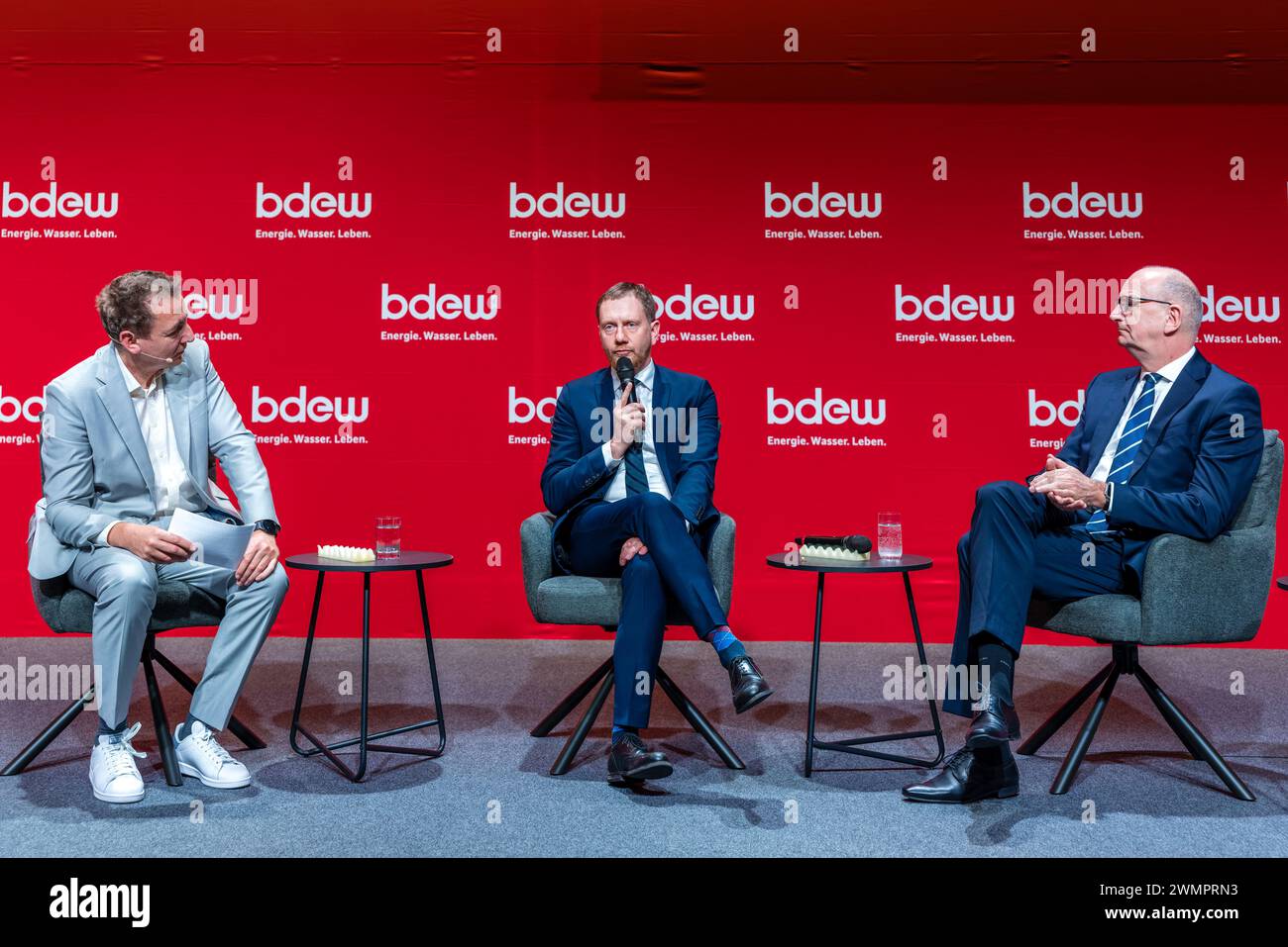27. Februar 2024, Brandenburg, Cottbus: Dietmar Woidke (SPD, r-l ...