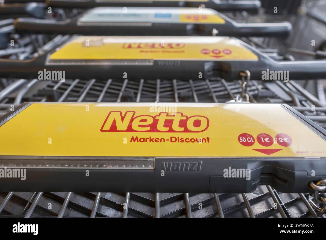 Einkaufswagen bei einer Netto Marken Discount Filiale *** Einkaufswagen ...