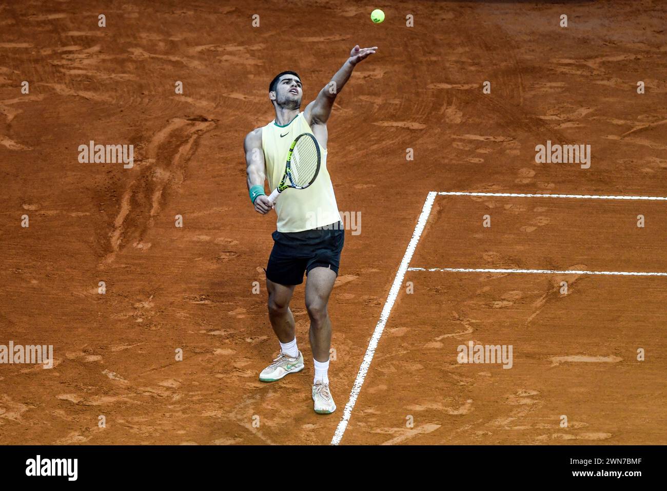 Carlos alcaraz form -Fotos und -Bildmaterial in hoher Auflösung – Alamy