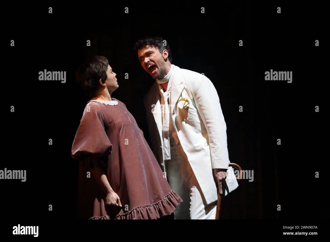 Via Jikeli als Alice und Aleksandar Radenkovic als Hase während der ...