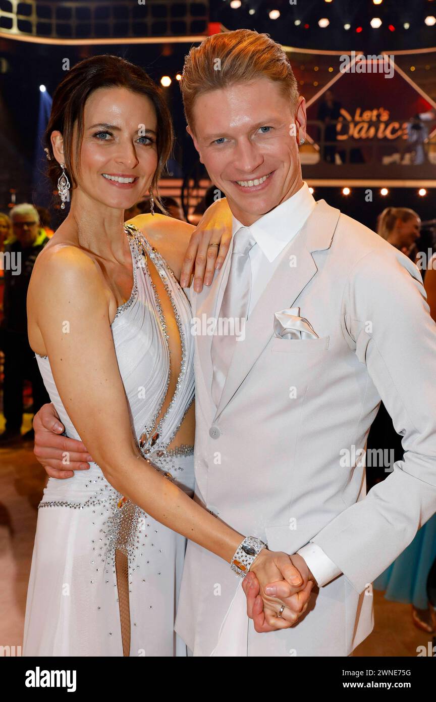 Eva Padberg mit Paul Lorenz in der ersten Live-Show der 17. Staffel der ...