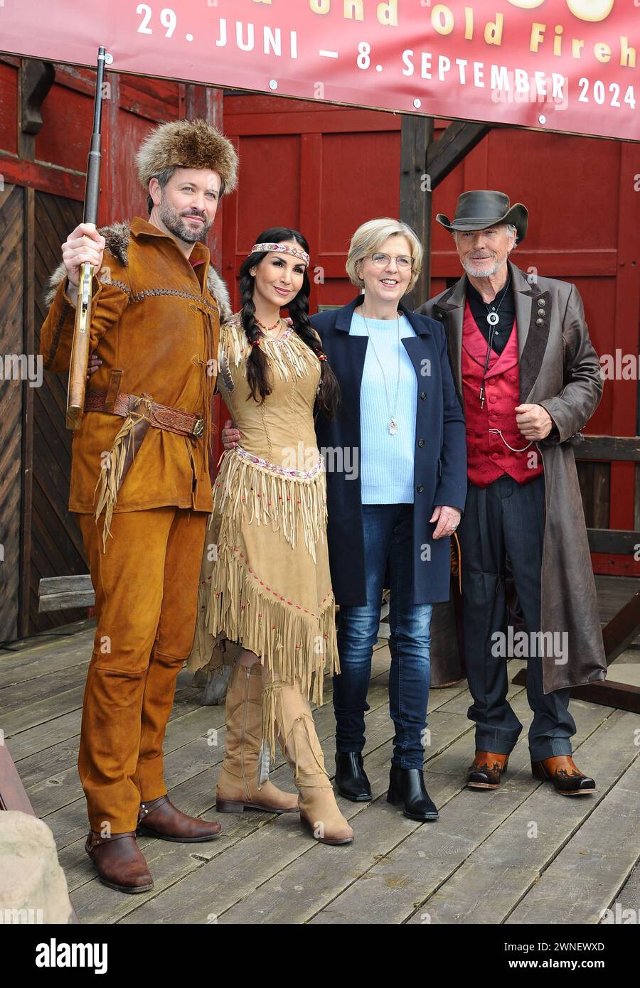 Jan Hartmann als Old Firehand , Ute Thienel Geschäftsführerin Karl May ...
