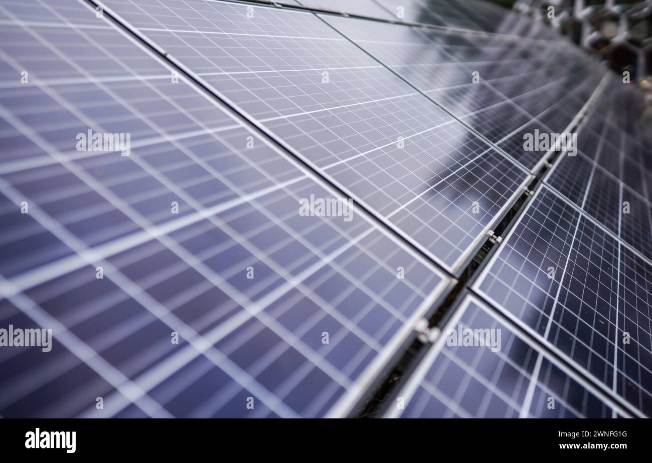 Photovoltaic panels -Fotos und -Bildmaterial in hoher Auflösung – Alamy