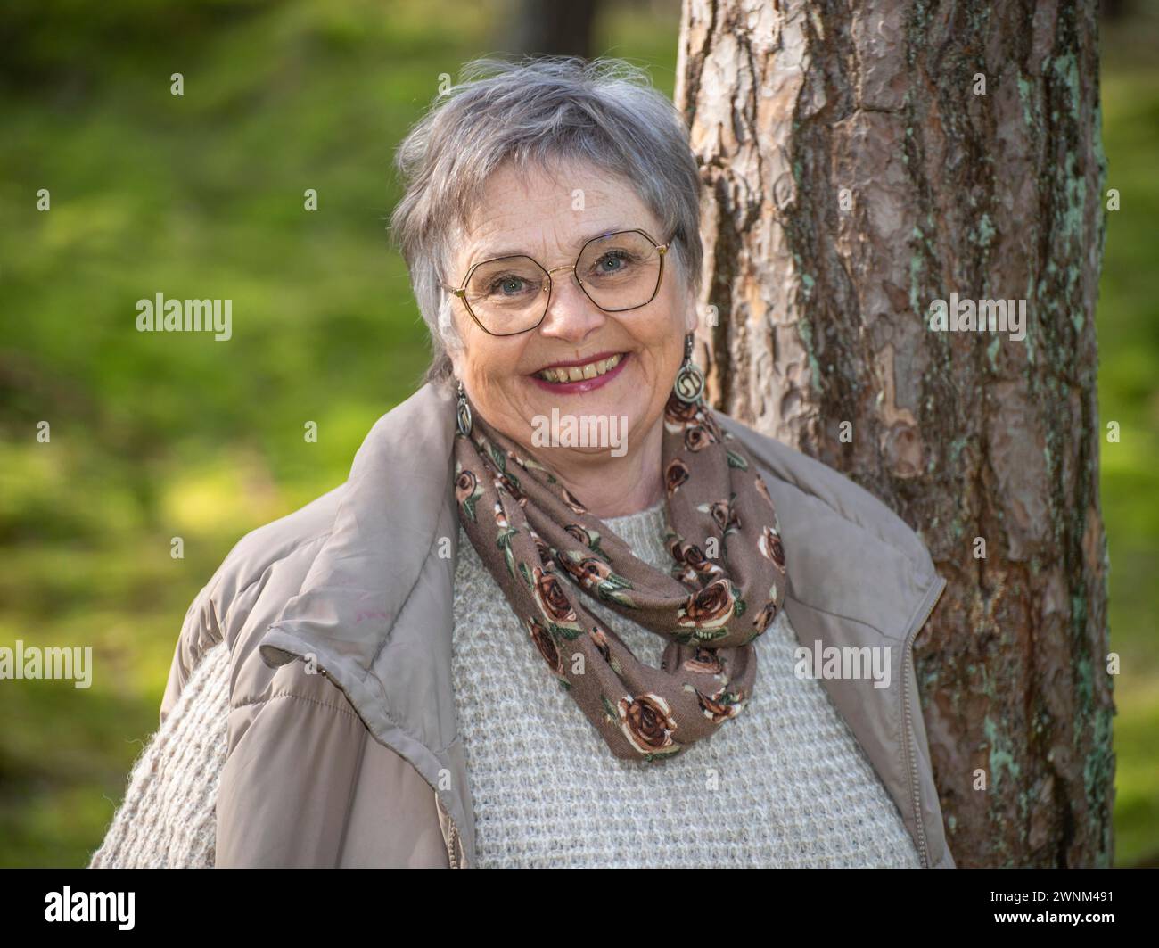 Frau 65 jahre alt -Fotos und -Bildmaterial in hoher Auflösung – Alamy