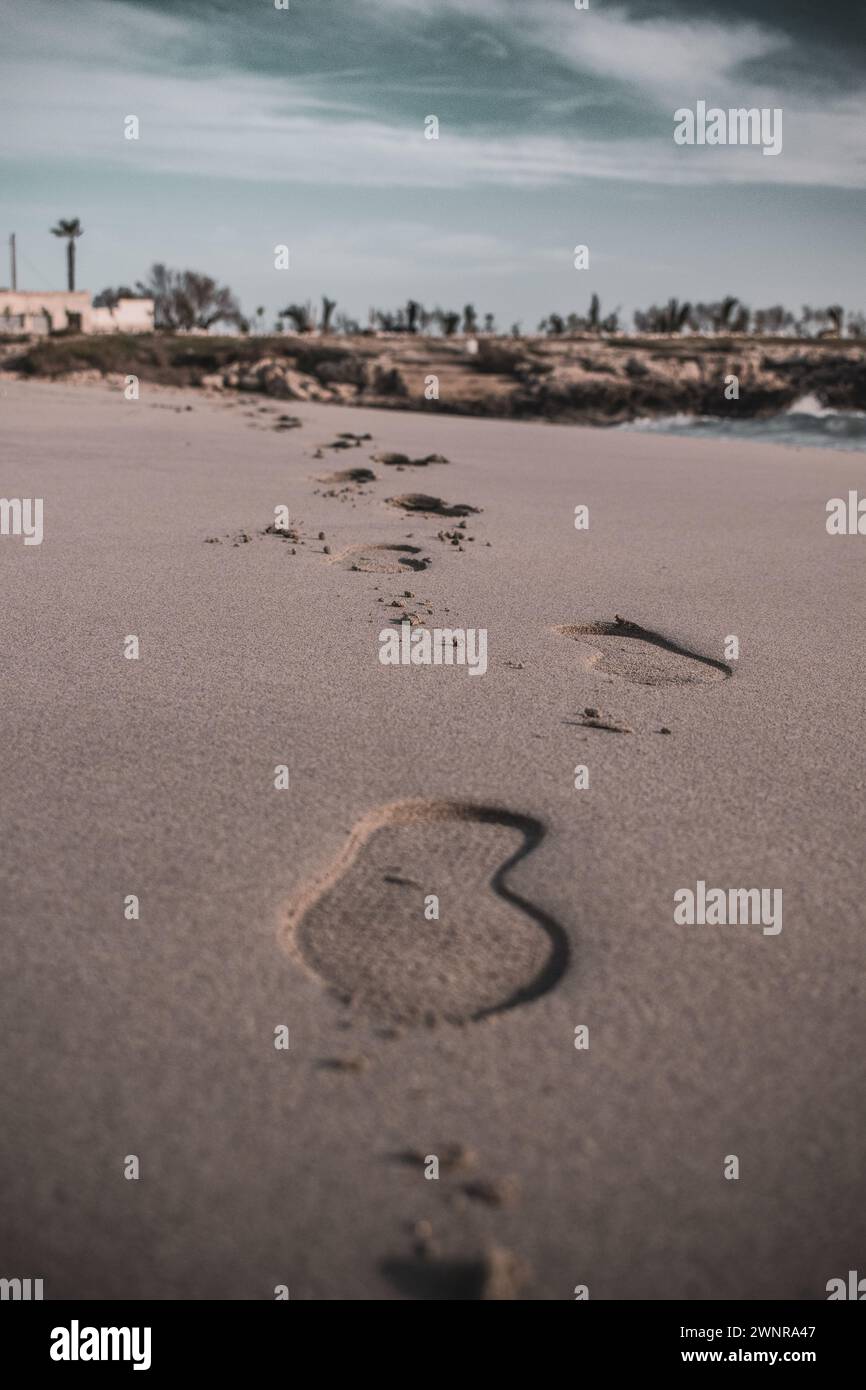 Schritte am strand -Fotos und -Bildmaterial in hoher Auflösung – Alamy