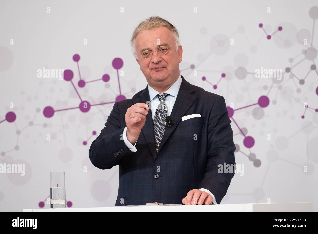 Christian KULLMANN, Vorstandsvorsitzender, CEO, Bilanzpressekonferenz der Evonik Industries AG ...