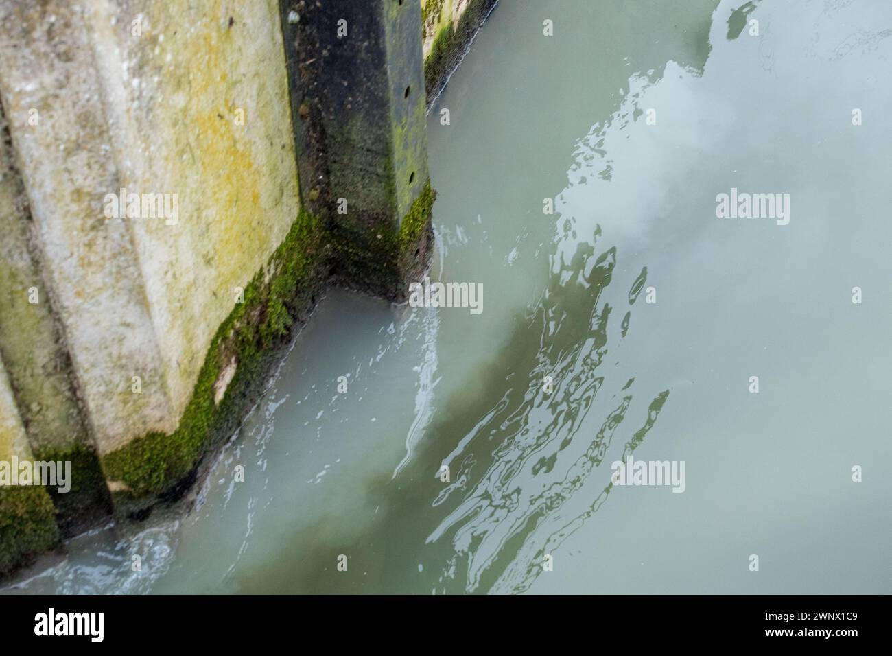 Slough, Großbritannien. März 2024. Die Thames Water leiten Abwässer aus ...