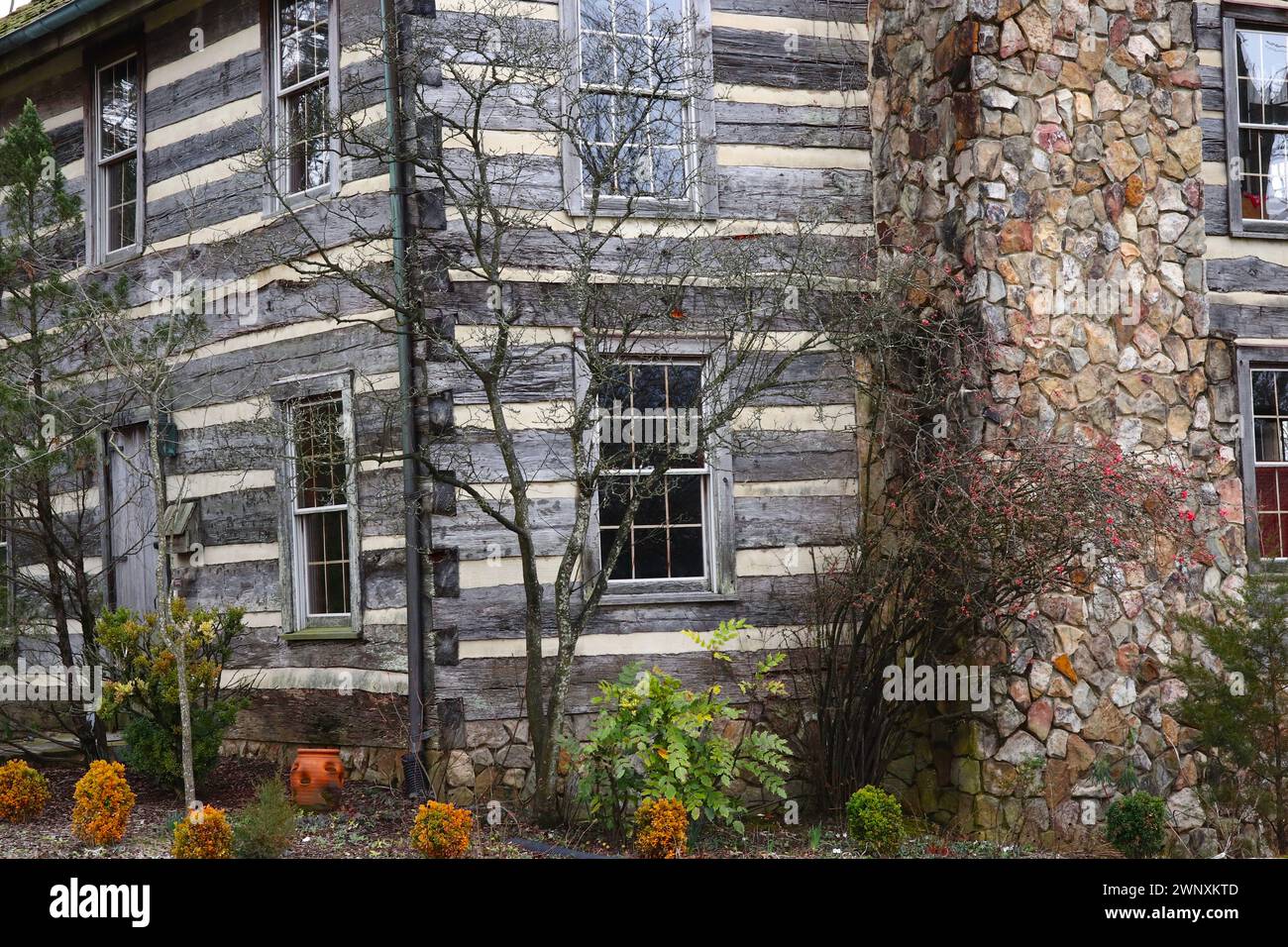 Blockhaus im grenzstil -Fotos und -Bildmaterial in hoher Auflösung – Alamy