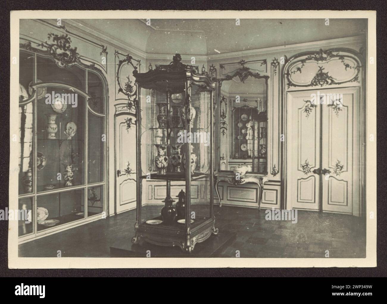 Nationalmuseum in Warschau. Es arbeitet Dekorative Kunst - ein Raum von ...