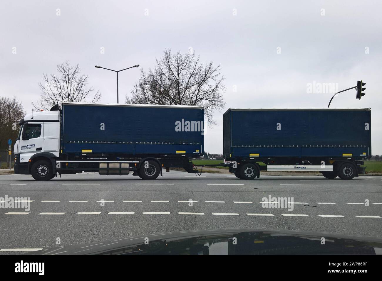 Mercedes Actros LKW, Lastzug bzw Hängerzug mit Planen-Wechselbrücken im ...