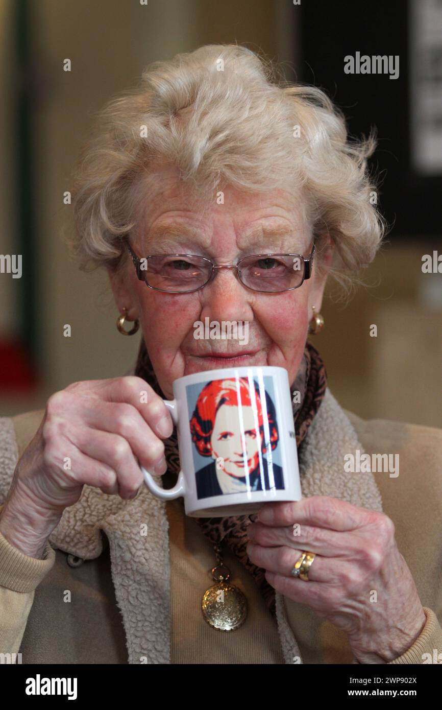04/13 Christine Mary Cooper (91) Schulfreundin von Margaret Roberts ...