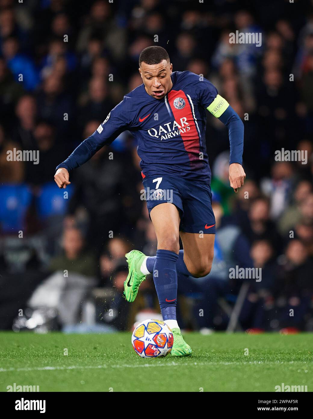 Kylian Mbappe aus Paris Saint-Germain mit dem Ball während des UEFA ...