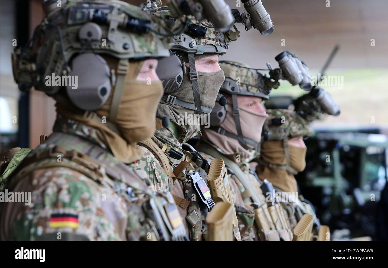 Ein Kommandotrupp des Kommandos Spezialkräfte KSK. Ein Kommandotrupp ...