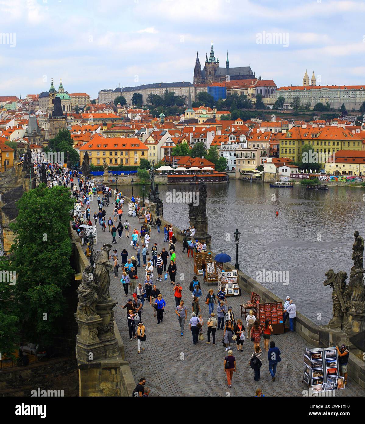 08.06. 2015. Karlov-Brücke – eine der wichtigsten architektonischen und ...
