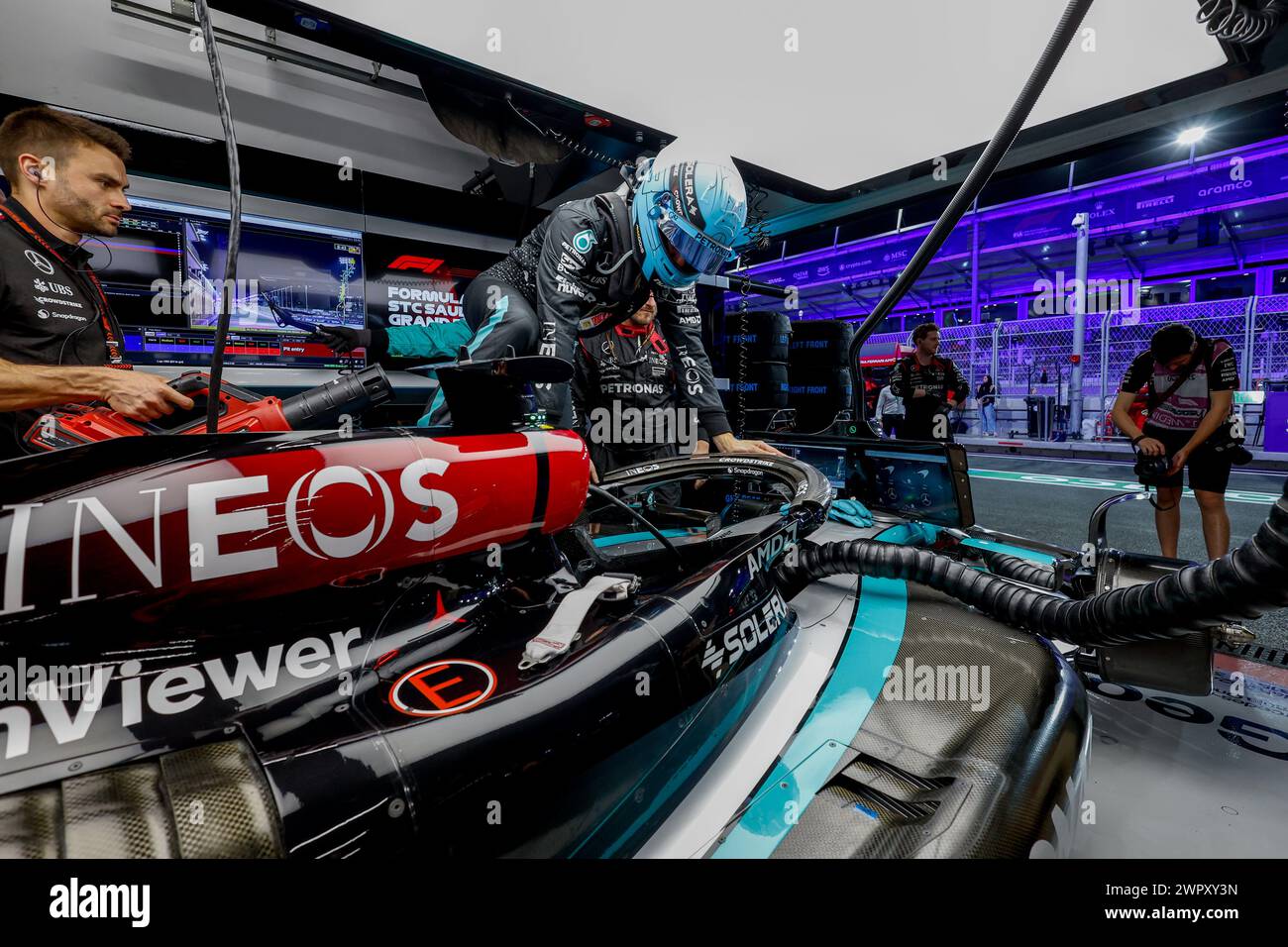 RUSSELL George (gbr), Mercedes AMG F1 Team W15, Porträt während des ...