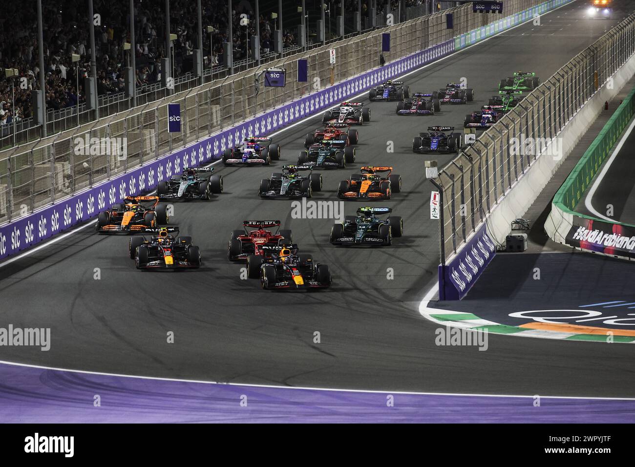 Start des Rennens, Abfahrt, 01 VERSTAPPEN Max (nld), Red Bull Racing RB20, Action 11 PEREZ ...