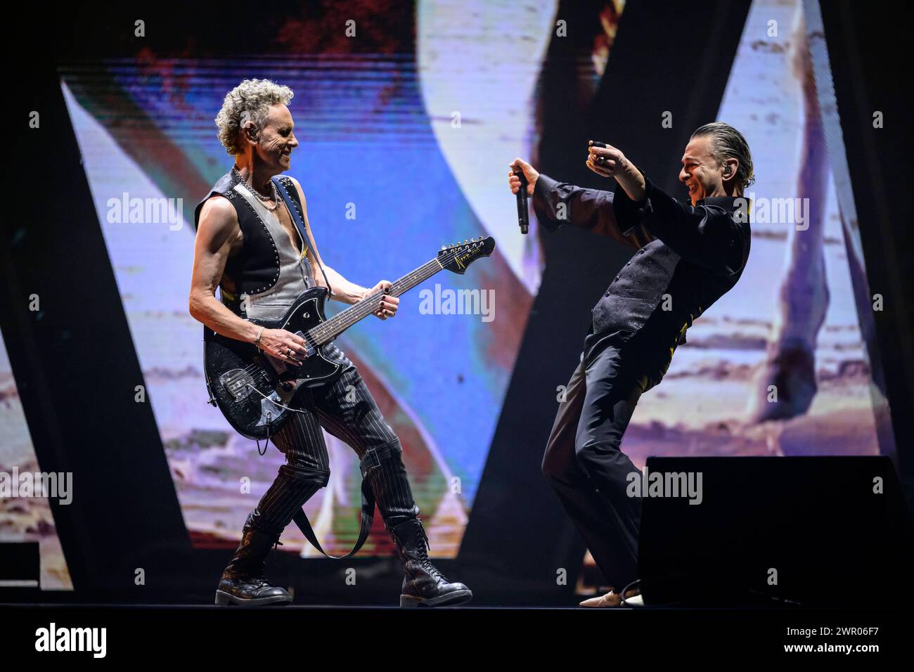 Depeche Mode Martin Gore & Dave Gahan - Memento Mori World Tour 2024 - live in der Olympiahalle ...