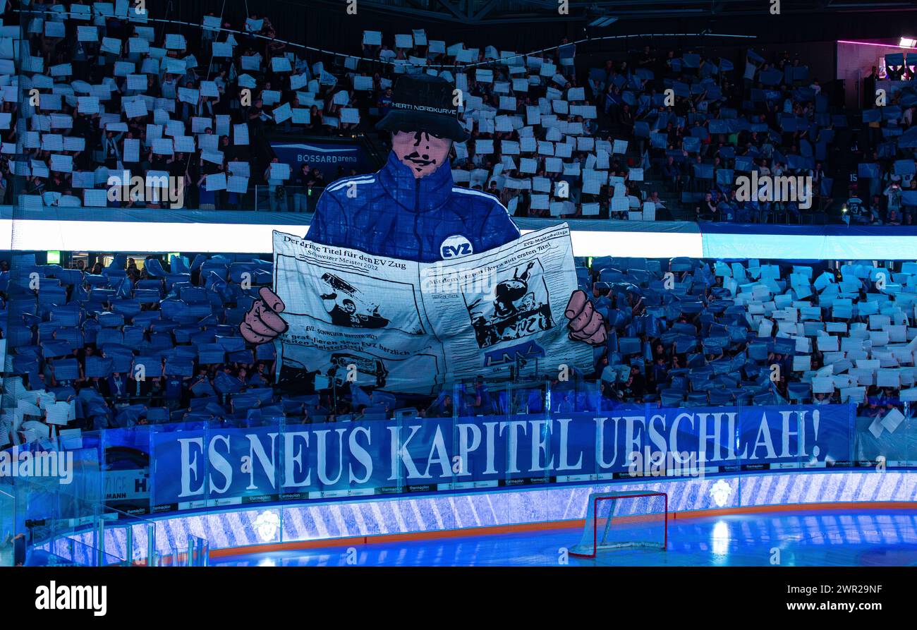 Die Fans des EV Zug in der Herti Kurve zeigen vor dem ersten Spiel der ...