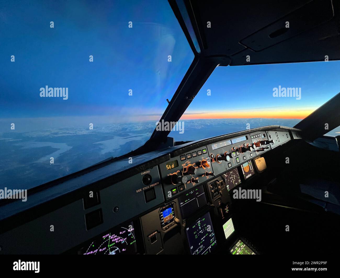 Airbus a320 cockpit autopilot -Fotos und -Bildmaterial in hoher ...