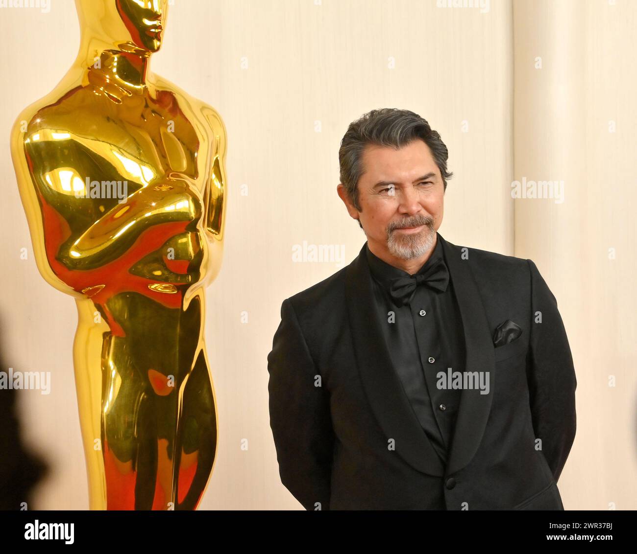 Hollywood, Usa. März 2024. Lou Diamond Phillips kommt auf dem roten ...
