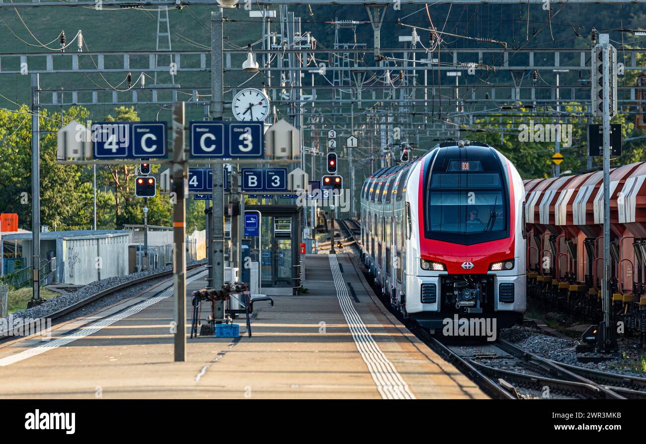 Ein neuer IR-Dosto fährt von Zürich nach Schaffhausen. Auf der ...