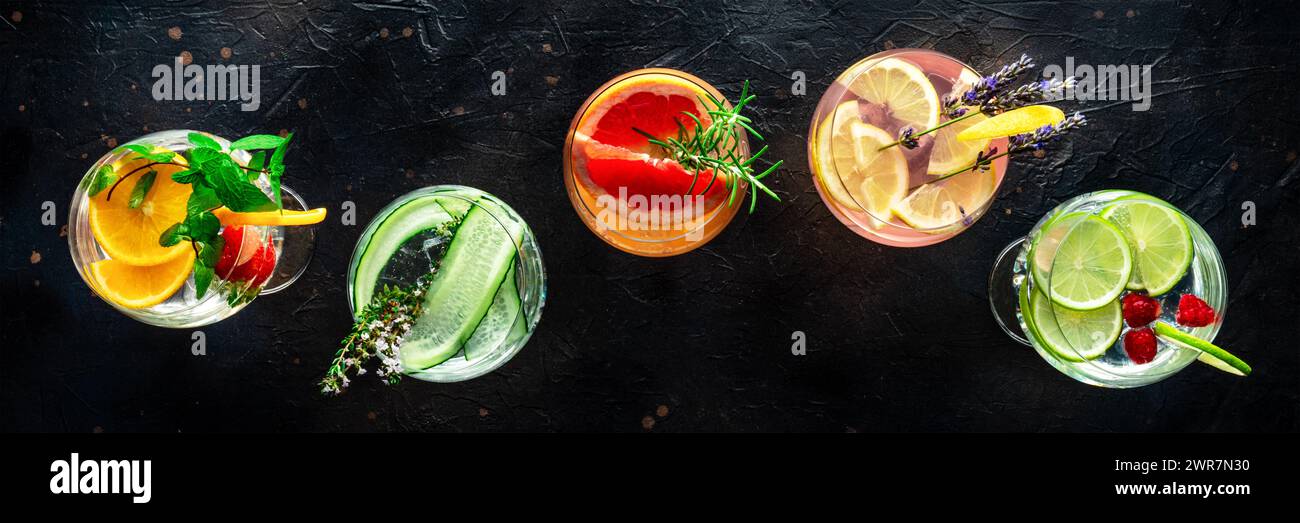 Ausgefallene Cocktails mit Panoramablick auf frisches Obst. Gin Tonic ...