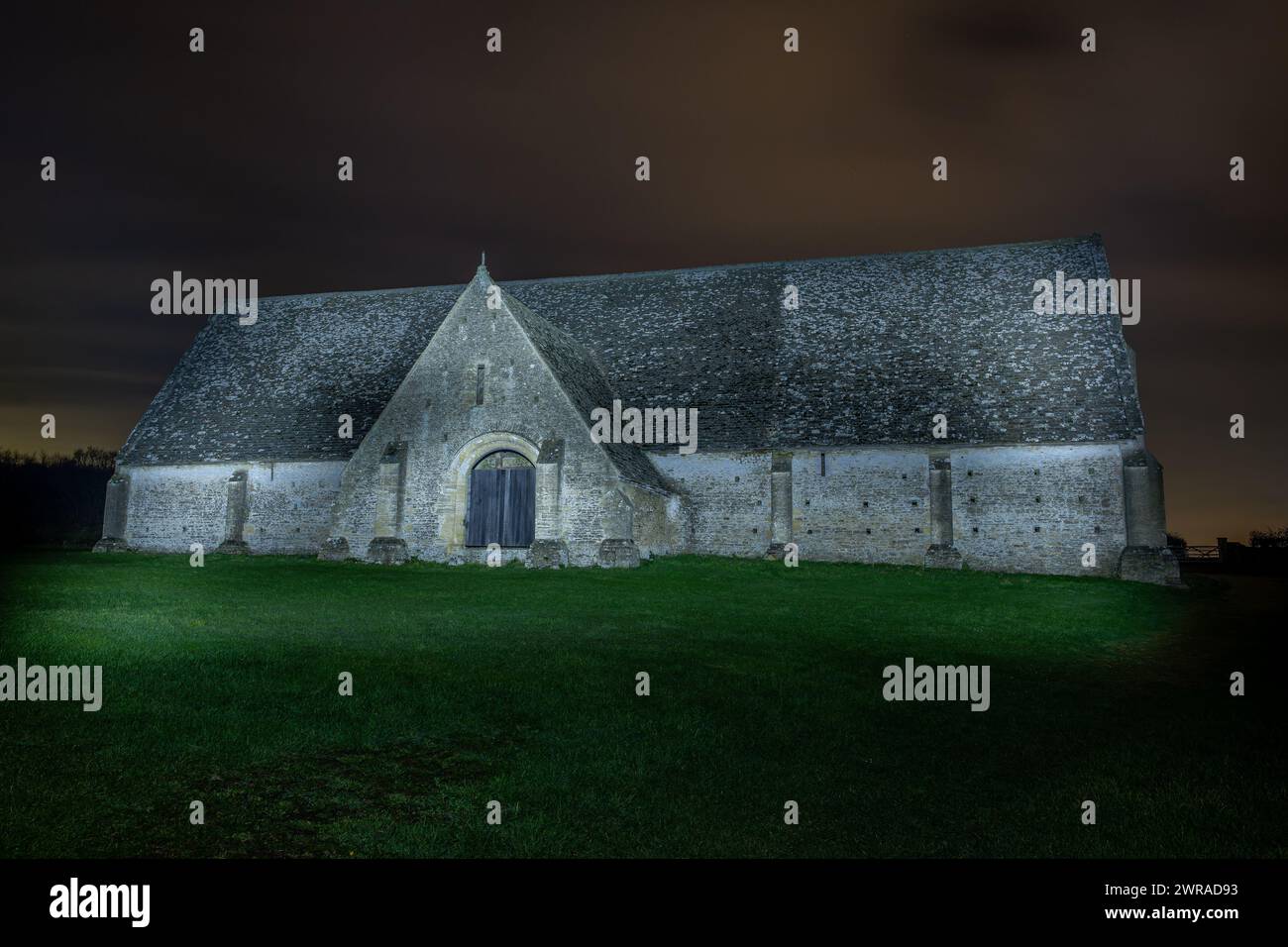 Tithe barn -Fotos und -Bildmaterial in hoher Auflösung – Alamy