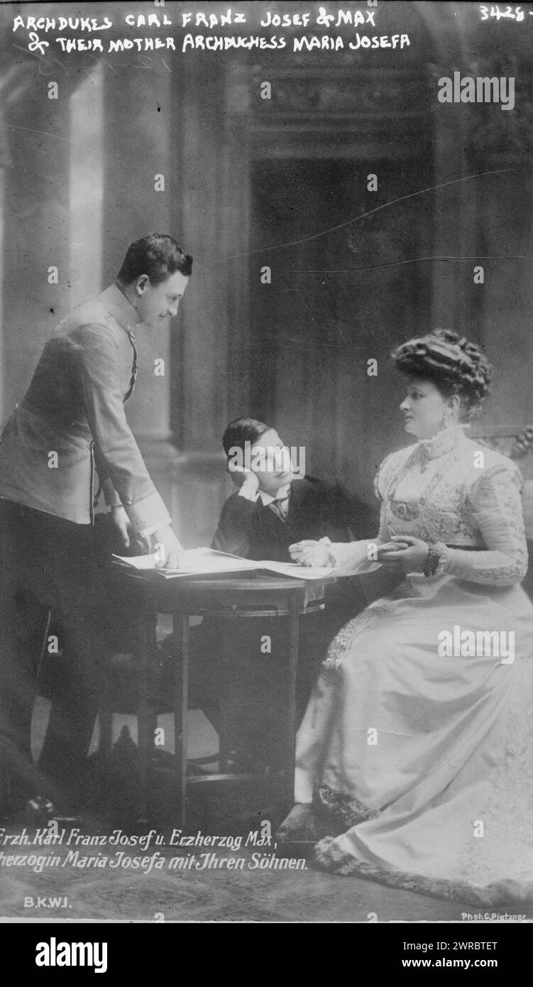 Die Erzherzöge Carl Franz Josef & Max und ihre Mutter Erzherzogin Maria Josefa, Foto zeigt ...