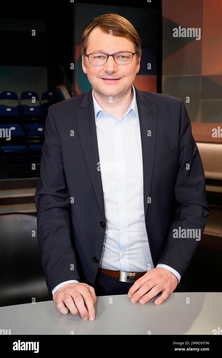 Hans Reichhart in der ARD-Talkshow hart aber fair im Studio Adlershof ...