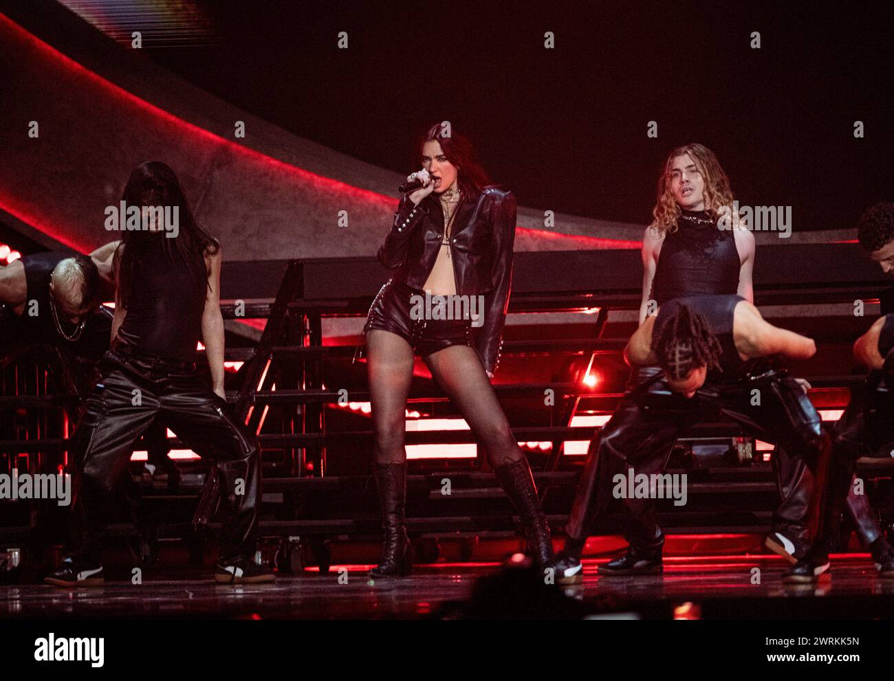 Dua lipa stage -Fotos und -Bildmaterial in hoher Auflösung – Alamy