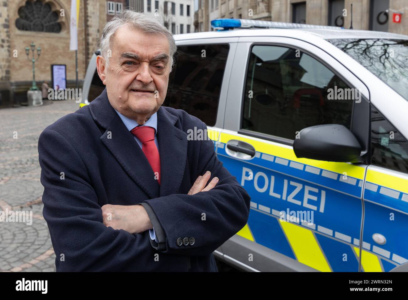 Auf einen Kaffee mit der Polizei Bonn. Die Aktion COFFEE WITH A COP auf ...