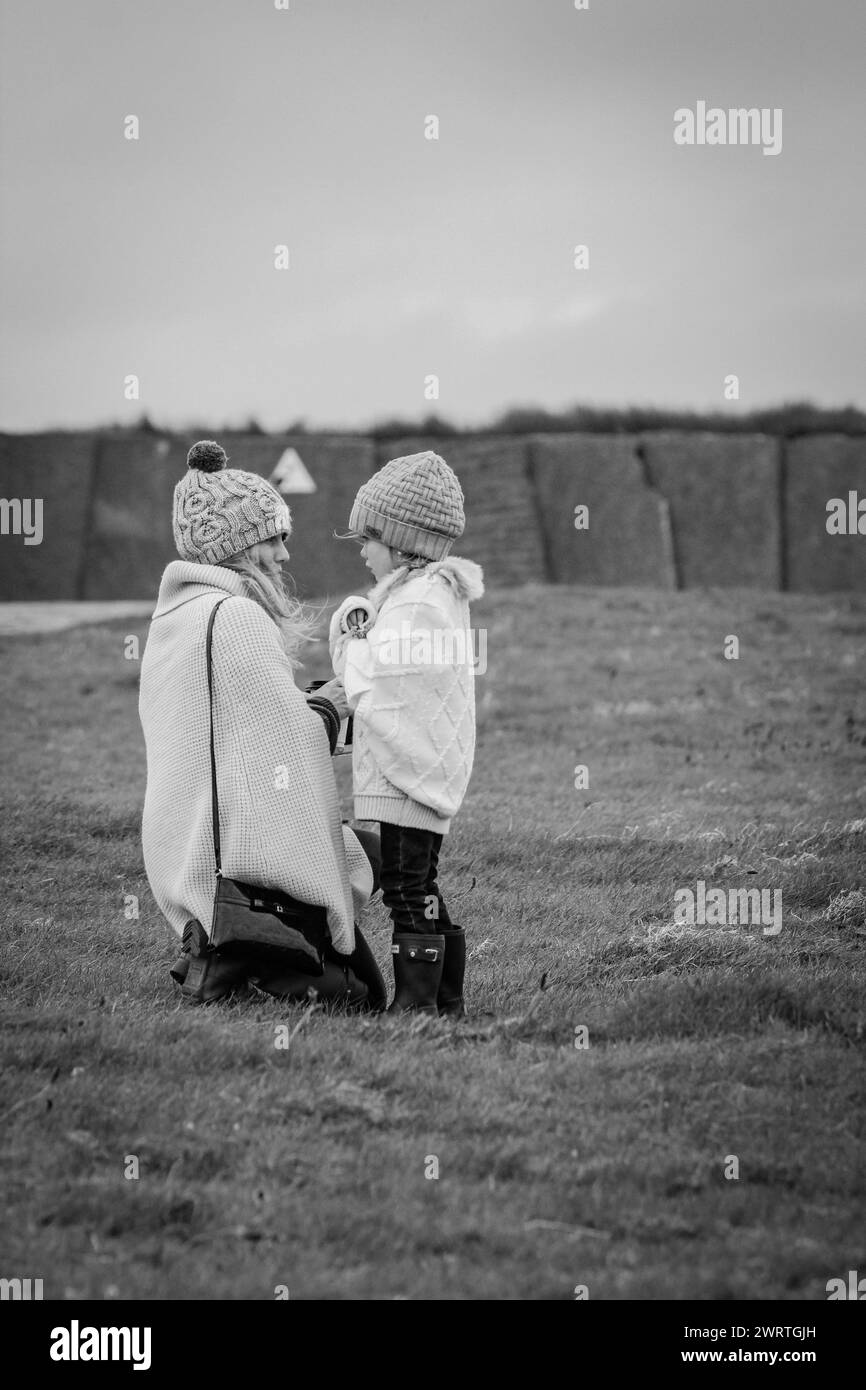 Besonderer moment mit mama -Fotos und -Bildmaterial in hoher Auflösung ...