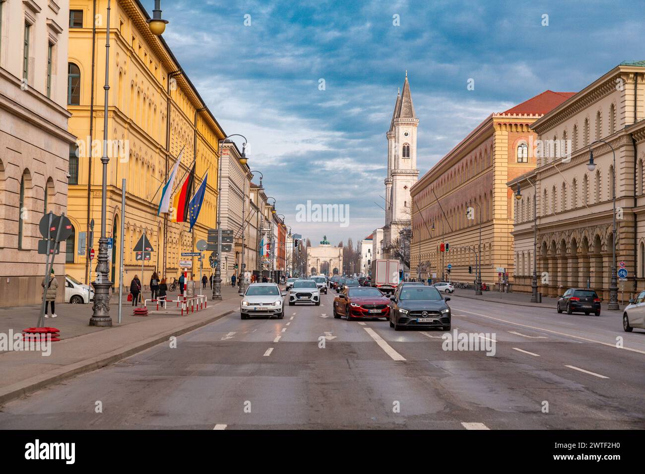München leopoldstraße -Fotos und -Bildmaterial in hoher Auflösung – Alamy