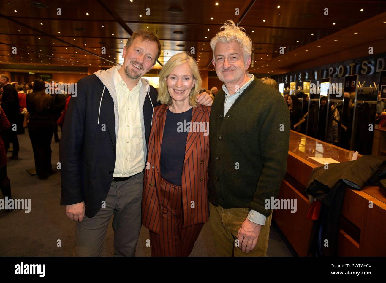 Hergen Wöbken, Katja Weitzenböck und Dominic Raacke bei der Premiere ...
