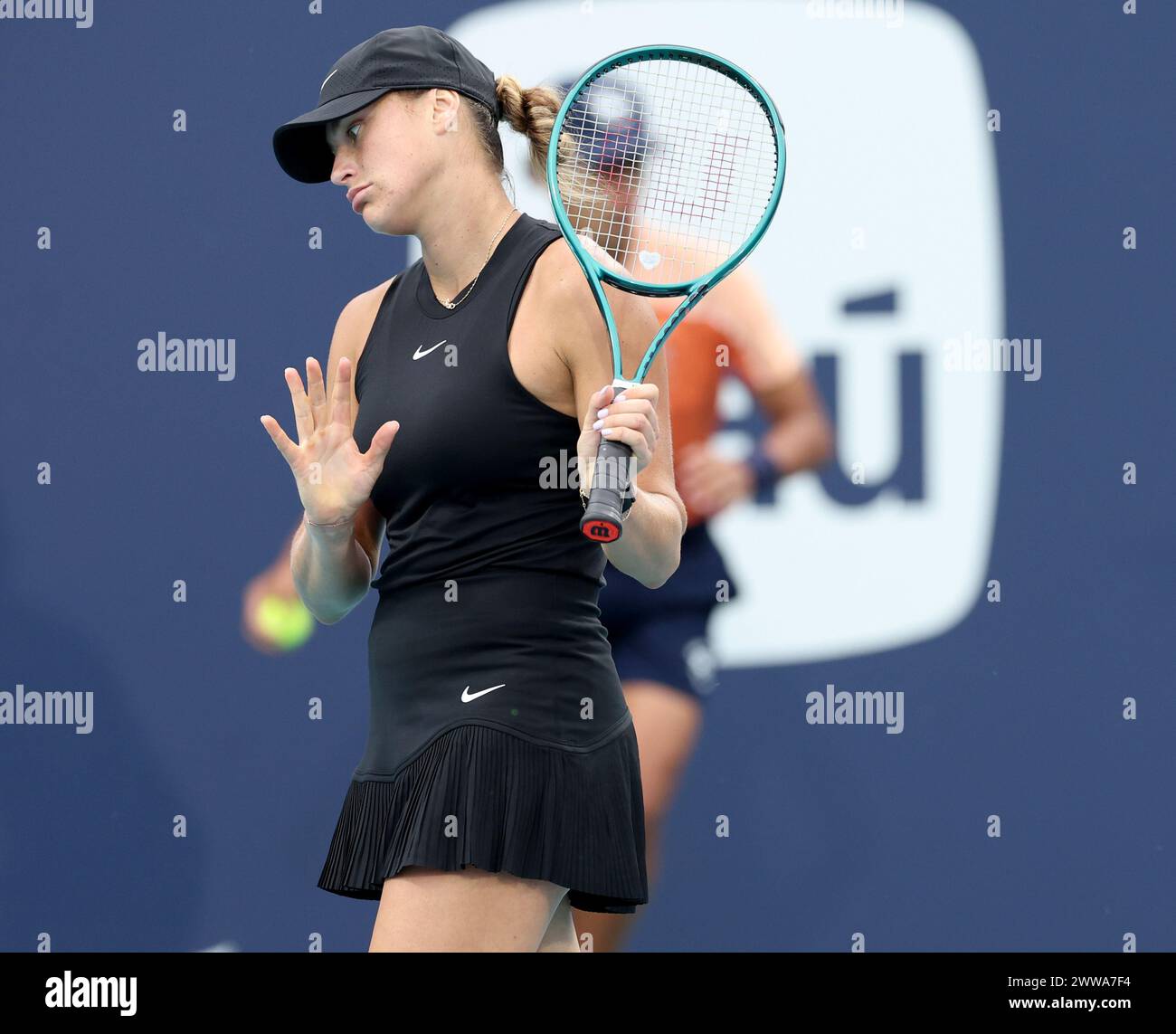 MIAMI GARDENS, FLORIDA - 22. MÄRZ: Aryna Sabalenka aus Belarus besiegt Paula Badosa aus Spanien ...