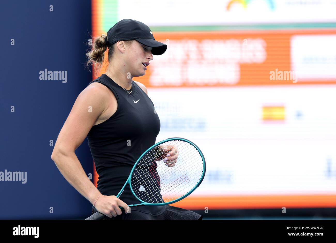 MIAMI GARDENS, FLORIDA - 22. MÄRZ: Aryna Sabalenka aus Belarus besiegt Paula Badosa aus Spanien ...